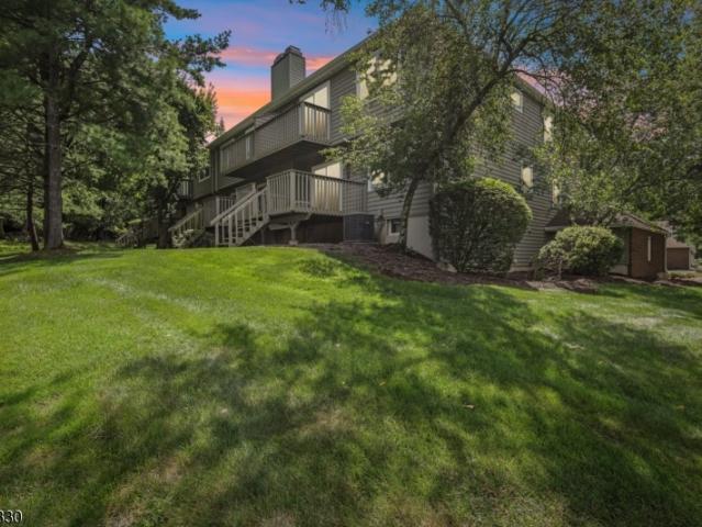 7 Dorset Cir