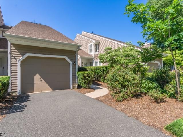 7 Dorset Ln