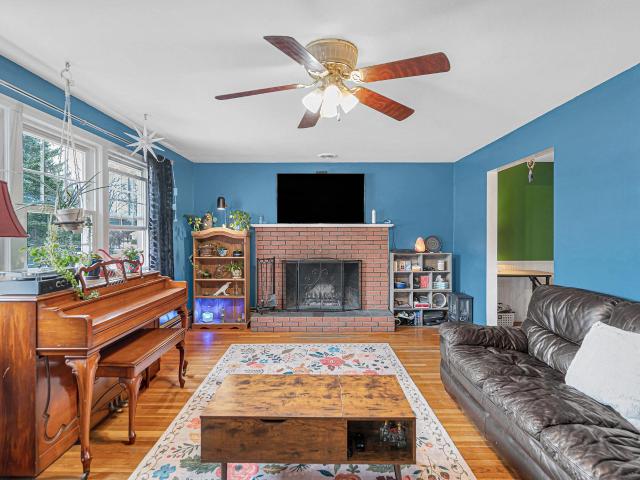 7 Douglas Drive