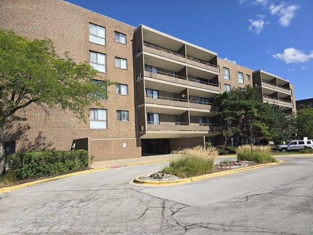 7 E Carriageway Dr Apt 214, Hazel Crest, IL 60429