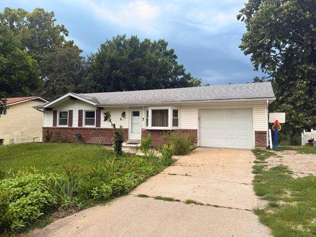 7 E Alhambra Dr, Columbia, MO 65203