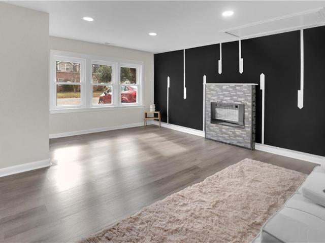 7 E Lewis RD