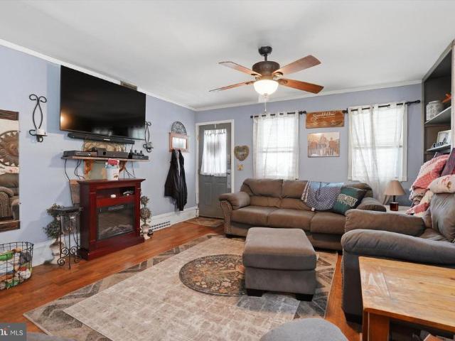 7 E Maple Avenue