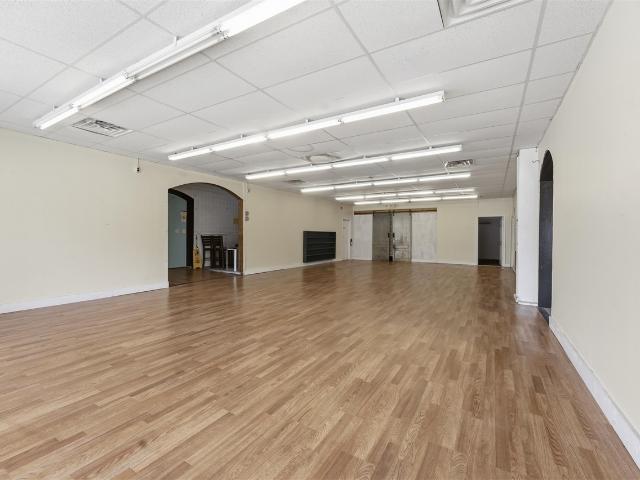 7 E Muskegon Street # B