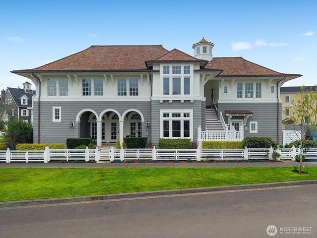 7 E Myrtle Ln, Pacific Beach, WA 98571