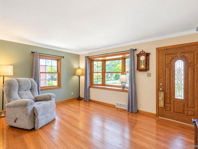 7 Edward Avenue