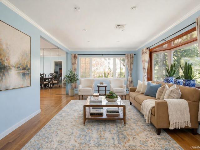 7 Elliot Road
