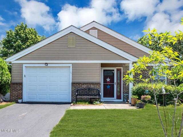 7 Elm Ct, Barnegat, NJ 08005
