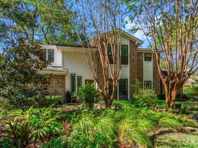 7 Elwood Hills Court