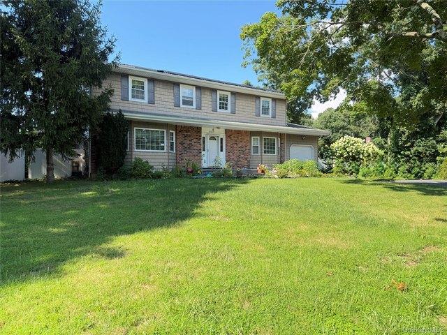7 Estates Dr, Port Jefferson Station, NY 11776