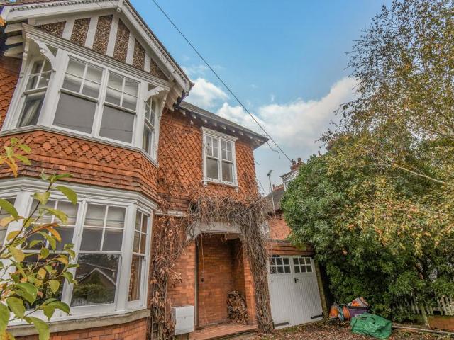 7 Furze Platt Road 5 bed semi detached house to rent £2,675 pcm £617 pw