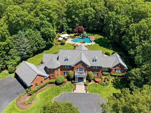 7 Fairway Ct, Upper Brookville, NY 11771