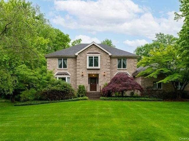 7 Fair Oaks Dr, Poughkeepsie, NY 12603