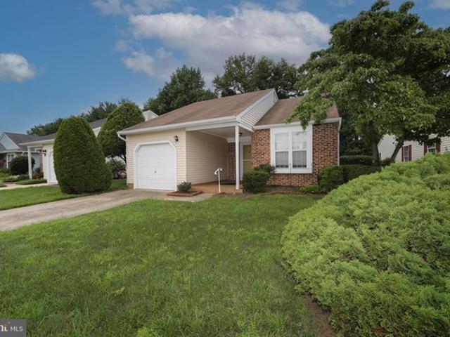 7 Fairfax Dr, Mount Laurel, NJ 08054