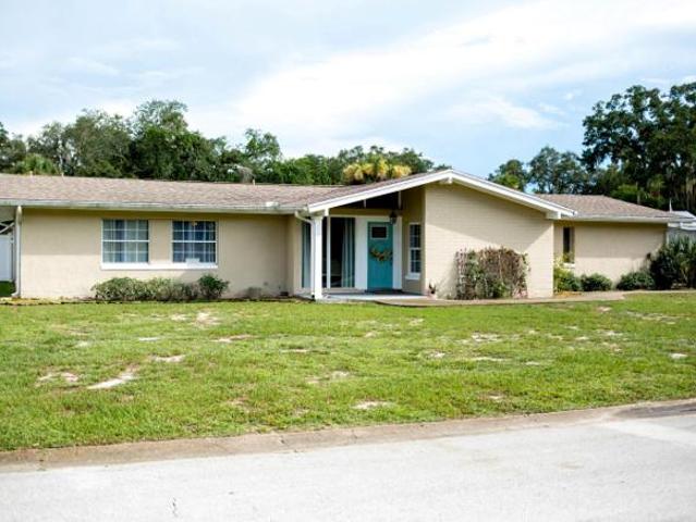 7 Fairglen Dr, Titusville, FL 32796