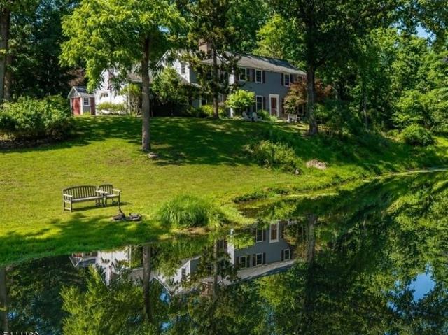 7 Farview Dr, Clinton Township, NJ 08801