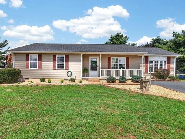 7 Featherstone Dr, Lyndhurst, VA 22952