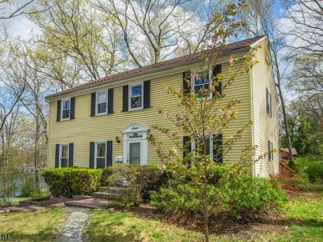 7 Fernwood Trl, Mountain Lakes, NJ 07046