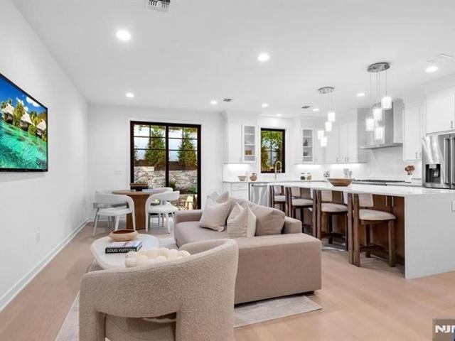 7 Fey Pl, Oradell, NJ 07649