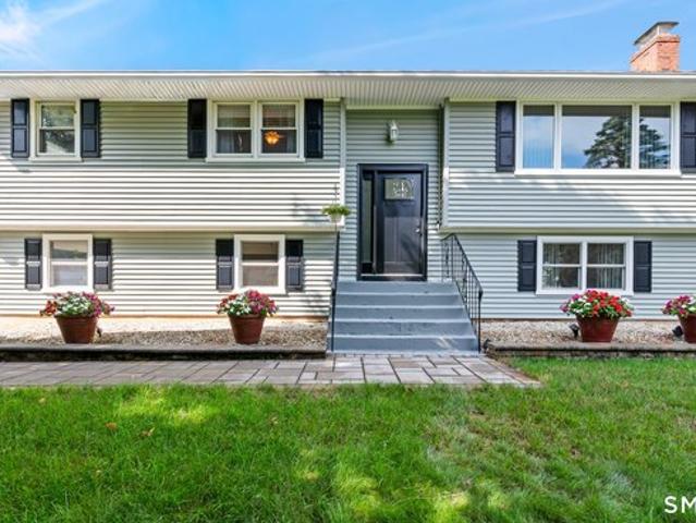 7 Field Dr, Simsbury, CT 06070