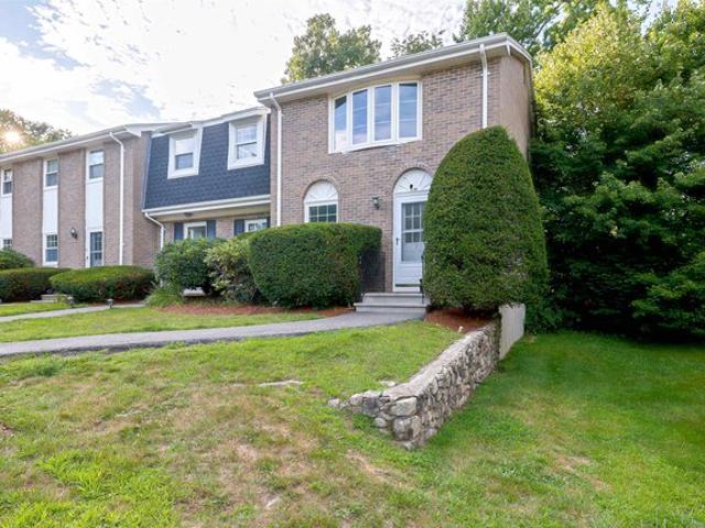 7 Fieldstone Dr, Londonderry, NH 03053