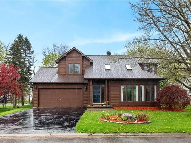 7 Fieldstone Ln, West Henrietta, NY 14586