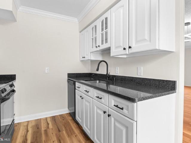 7 Finsbury Park Court # 44 B