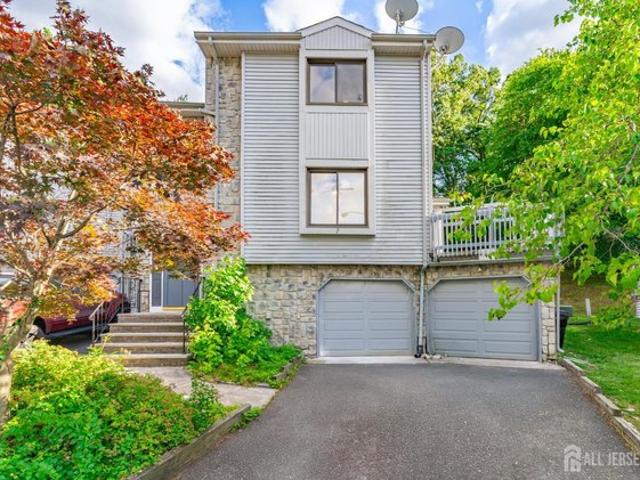 7 Firethorn Ct, East Brunswick, NJ 08816