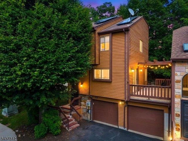 7 Flintlock Ter, Rockaway, NJ 07866