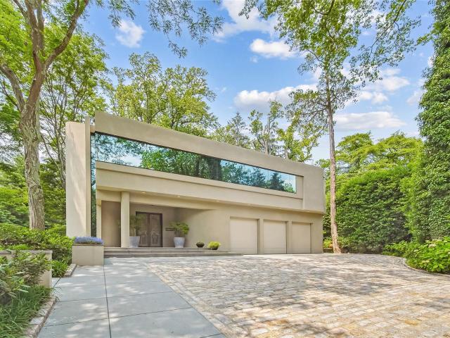 7 Folie Ct, Manhasset, NY 11030 | MLS #937446 | Compass