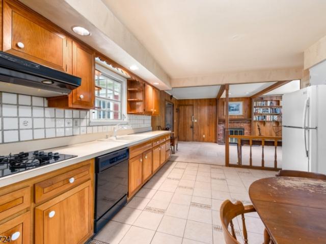 7 Fox Chase Ln