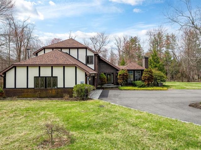 7 Fox Hollow Road