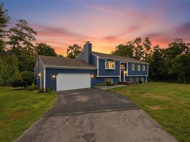 7 Fox Ridge Dr, Richmond, RI 02898
