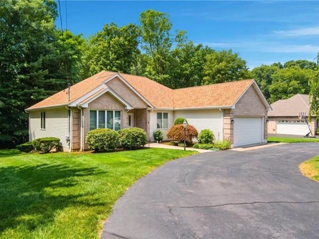 7 Foxwood Dr, Lincoln, RI 02865