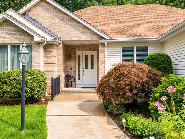 7 Foxwood Drive