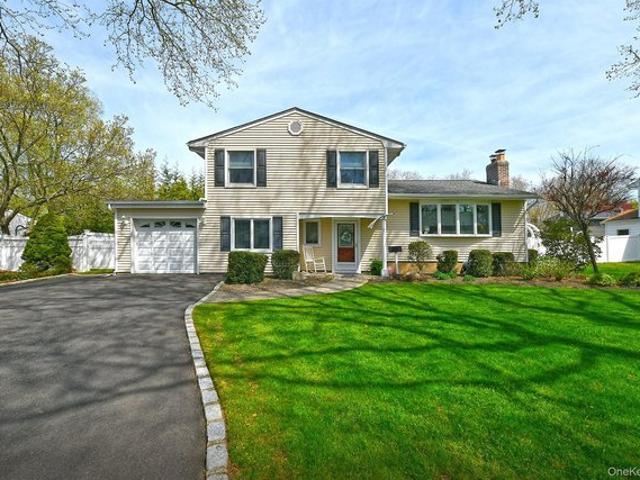 7 Gaston St, Melville, NY 11747