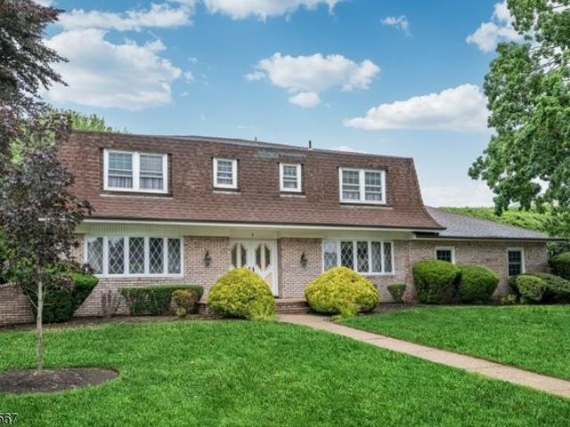 7 Glendale Ln, Fairfield, NJ 07004