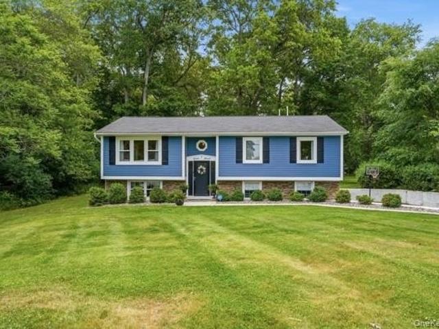 7 Gold Rd, Wappingers Falls, NY 12590