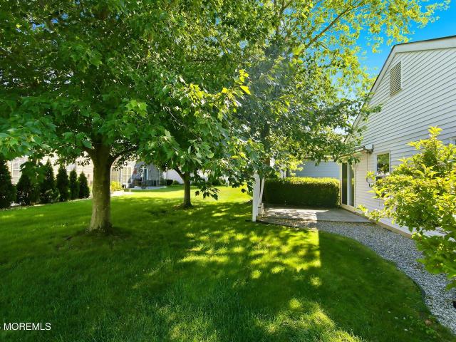 7 Greenwich Avenue