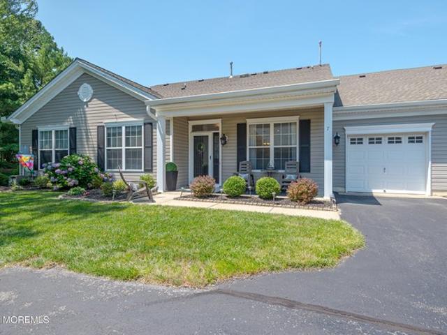 7 Greenwillows Dr, Lakewood, NJ 08701