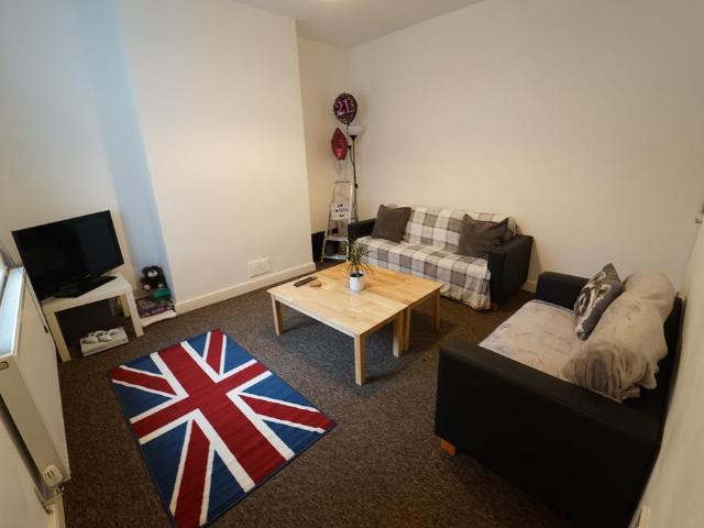 7 Grimsby Terrace, City Centre. 5 bed house to rent £3,358 pcm £775 pw