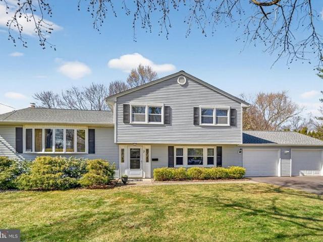 7 Griggs Rd, Cranbury, NJ 08512