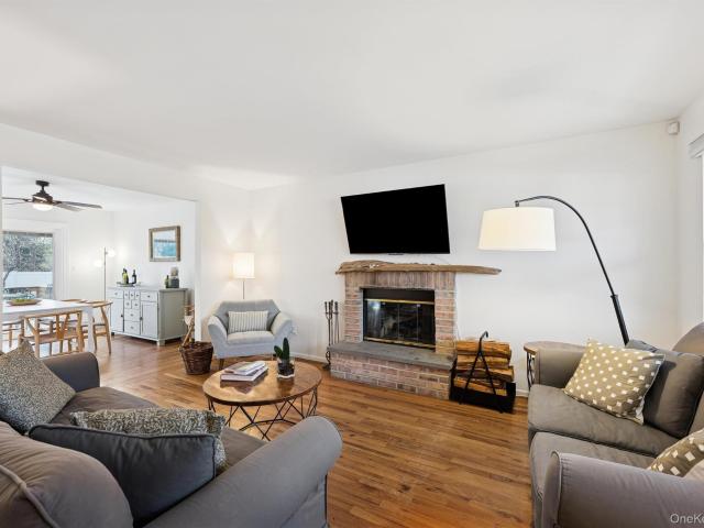 7 Huckleberry Ln, Hampton Bays, NY 11946 | MLS #952253 | Compass