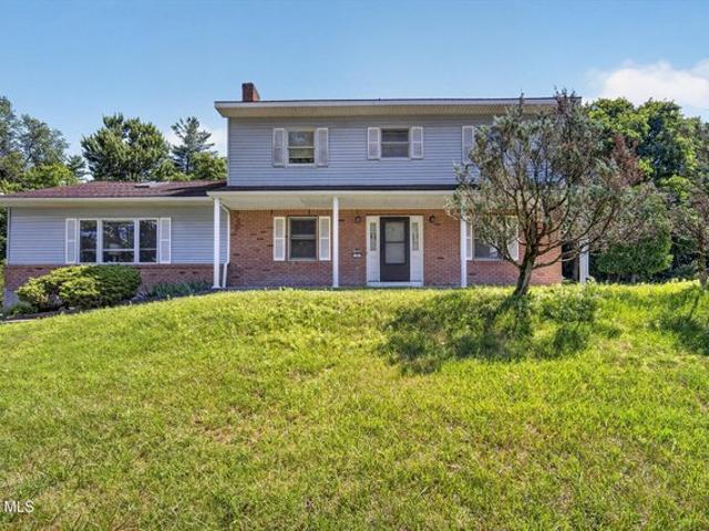 7 Huntington Pkwy, Ballston Lake, NY 12019