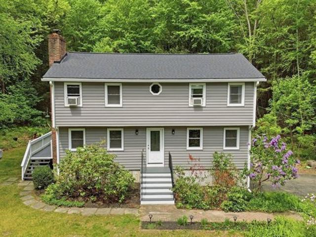 7 Hampshire Dr, Derry, NH 03038
