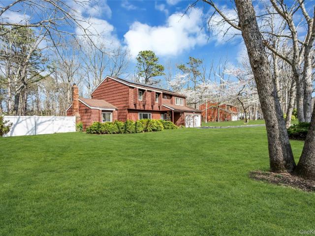 7 Hastings Dr, Ridge, NY 11961 | MLS #982786 | Compass