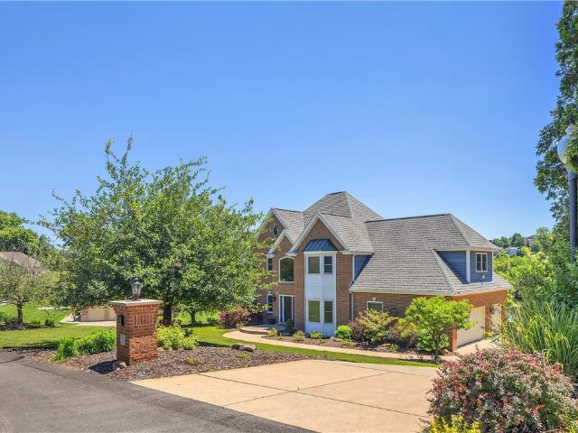 7 Hawthorne Ln