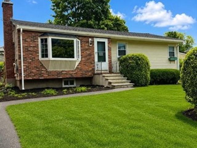 7 Hemlock Dr, Medway, MA 02053