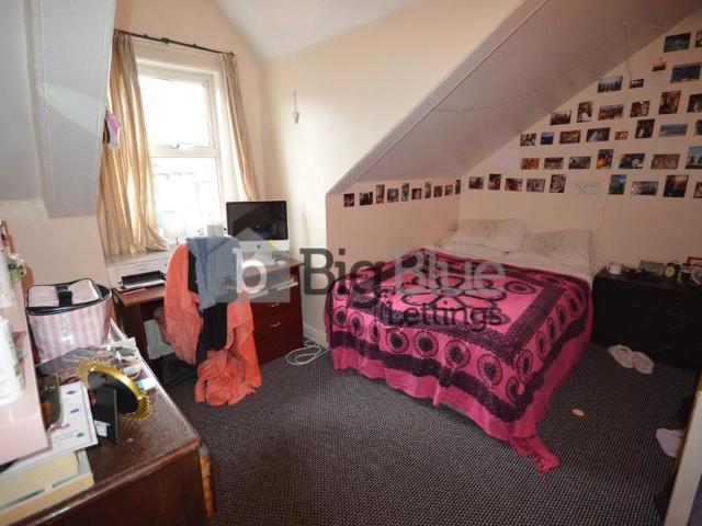 7 Hessle Place, Hyde Park, Leeds LS6 6 bed terraced house to rent £3,536 pcm £816 pw