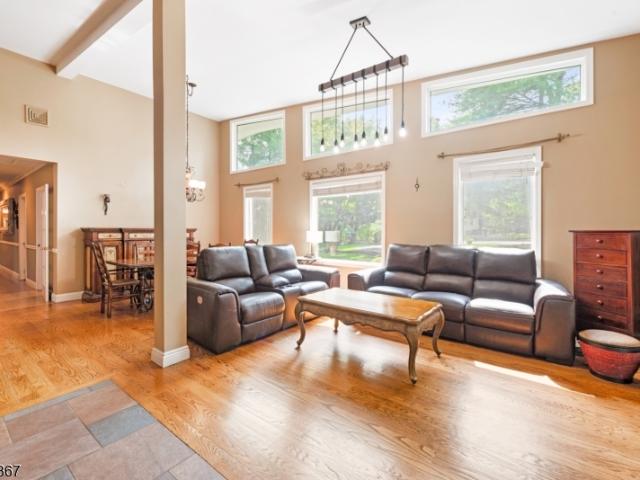 7 Hillcrest Rd